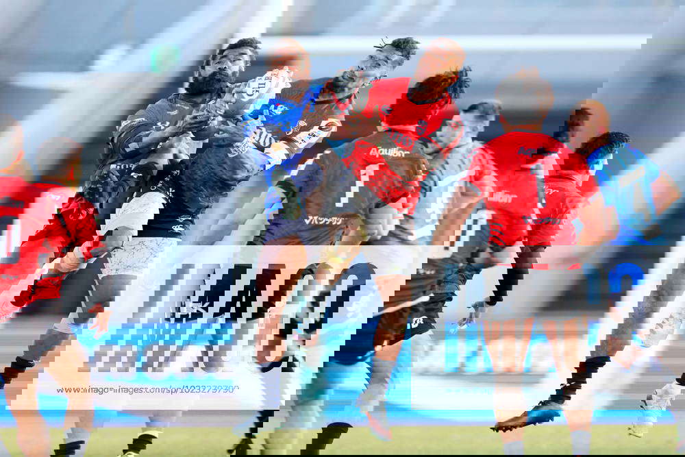 (L-R) Marika Koroibete (Wild Knights), Burua Inoke (Eagles), JANUARY 28 ...