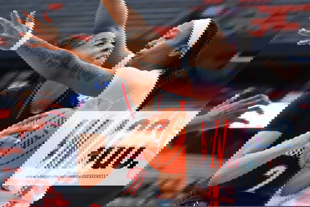 January 29, 2023: Louisville Cardinals forward Nyla Harris (2) drives ...