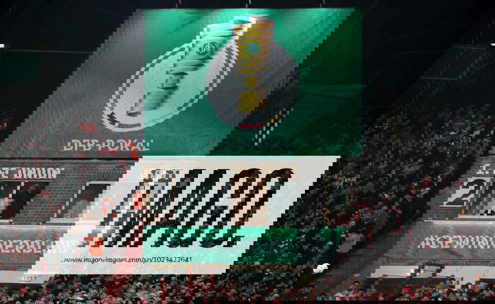 Old scoreboard with final result 2 1 Sport Football Soccer DFB Pokal ...