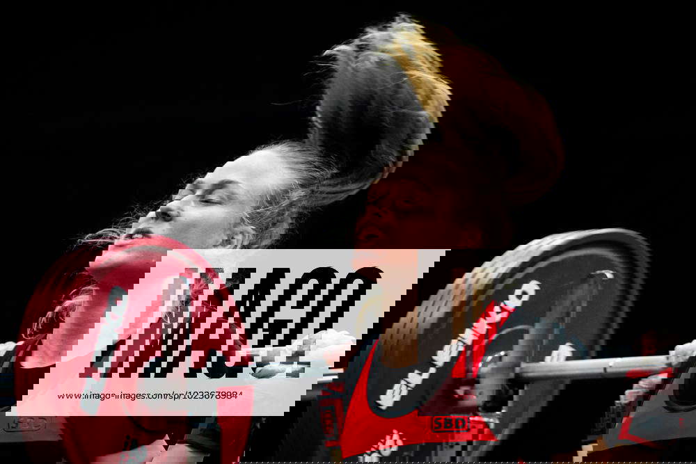 230203 Elsa Sörman, IKSU, competes in the ladies Powerlifting Squat ...