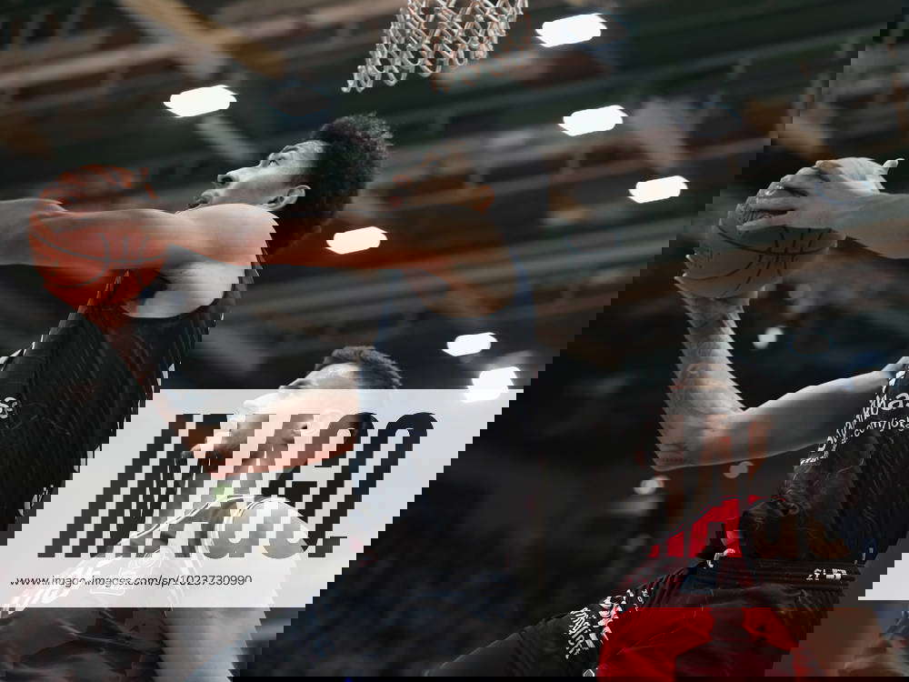 v li Jason George NINERS Chemnitz, 13 and Filip Stanic Wuerzburg Baskets