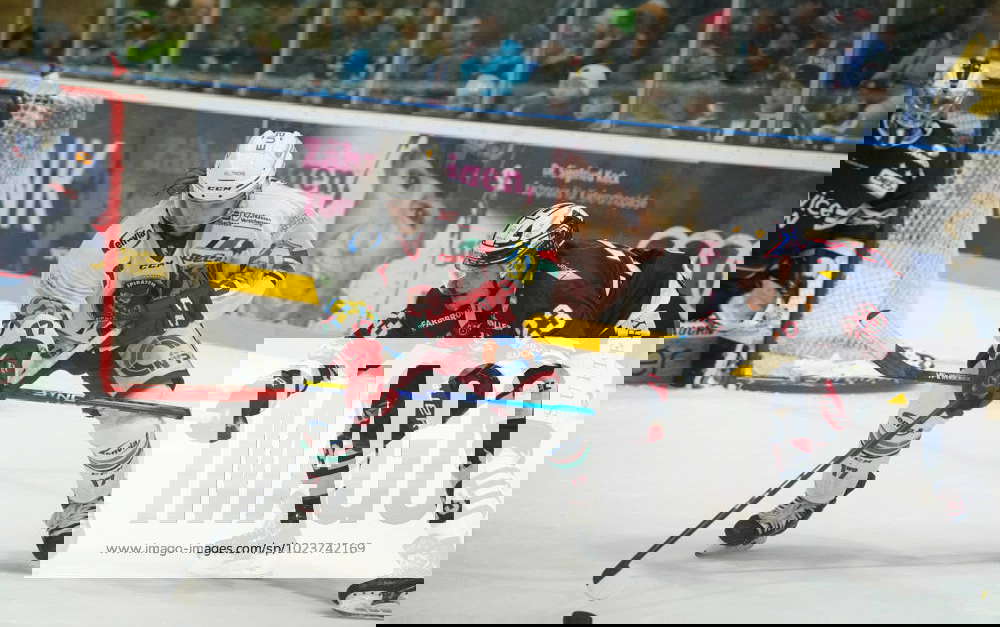 Mathieu Lemay (Eispiraten Crimmitschau, 17) Oliver Granz (Ravensburg Towerstars, 23), GER, Eishockey