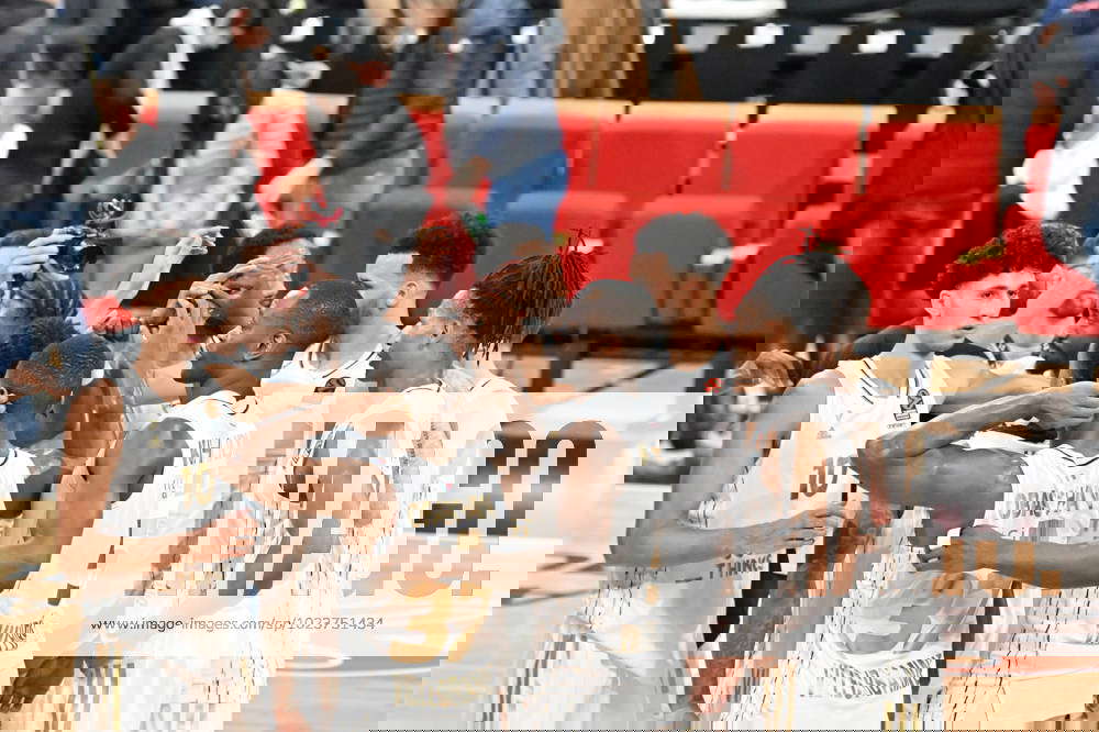 Zaccharie Risacher et ses coÃ quipiers (asvel) vs (bologne) BASKETBALL ...