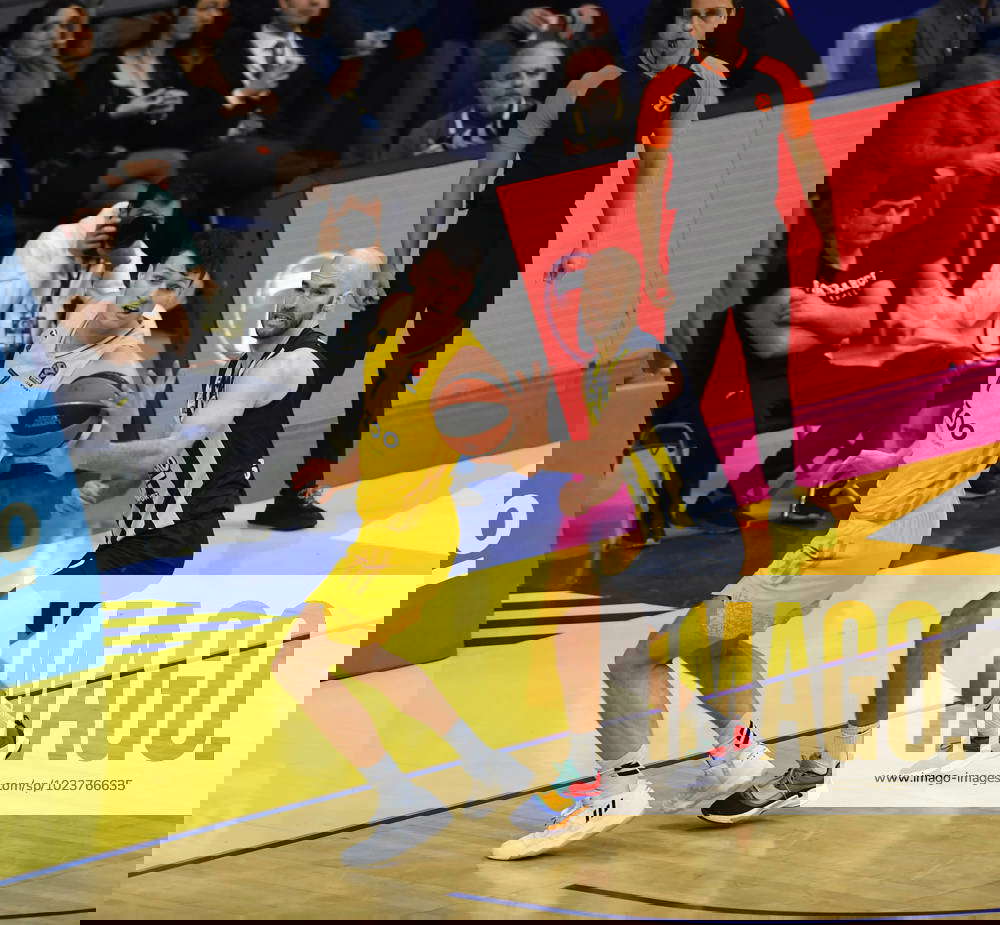 Nick Calathes (R) of Fenerbahce Beko and Yanni Wetzell 7 of Alba Berlin ...