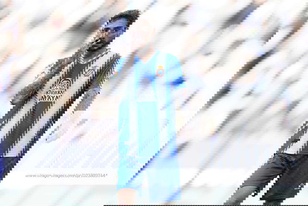 Mandatory Credit: Photo by Pressinphoto Shutterstock (13754173bb ...