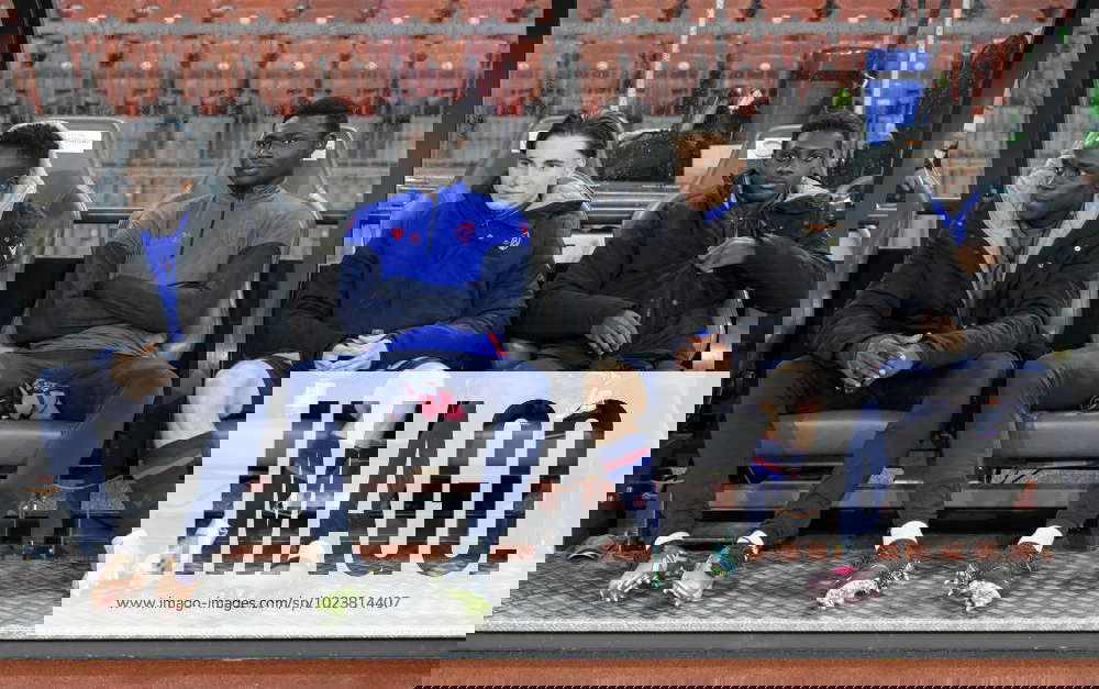 V l n r Emmanuel Essiam, Jonas Adjetey, Hugo Vogel, Aaron AkalÃ , FCB ...