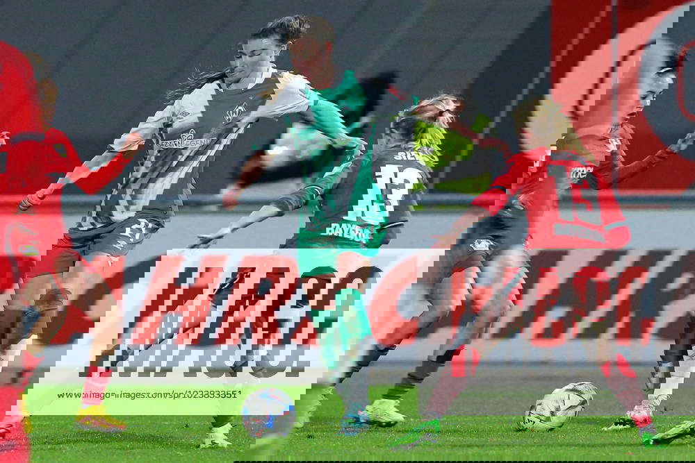 v li Chiara Hahn SV Werder Bremen, 21 and Caroline Siems Bayer 04 ...