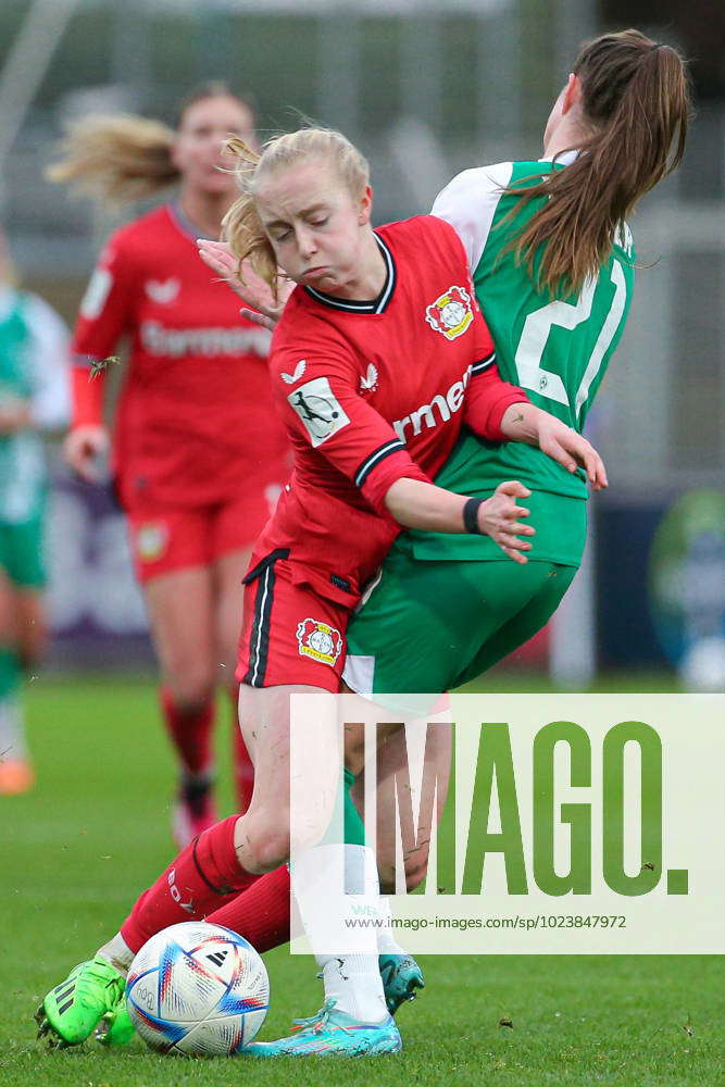 f l Caroline Siems Bayer 04 Leverkusen, 13 and Chiara Hahn SV Werder ...