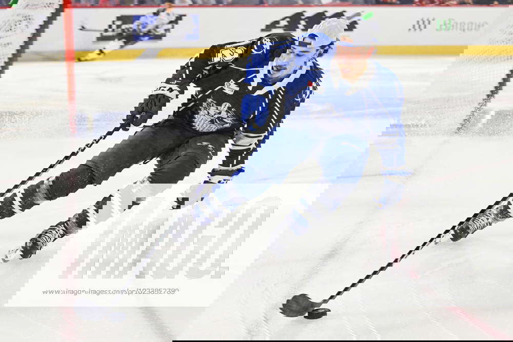 LAVAL, QC - FEBRUARY 05: Syracuse Crunch forward Alex Barr?-Boulet (12 ...