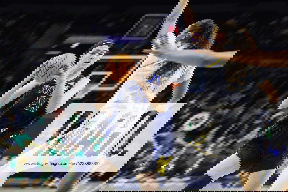 : Duke center Kennedy Brown drives to the basket as Notre Dame forward ...