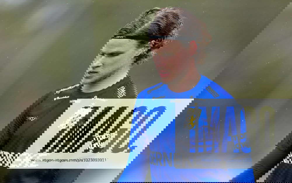 230206 IFK Göteborgs Gustaf Norlin under träningsmatchen i fotboll ...