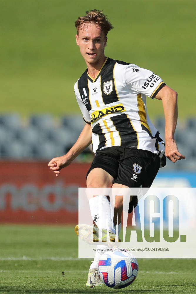 ALEAGUE MACARTHUR PHOENIX, Jake Holman of the Bulls gains possession ...