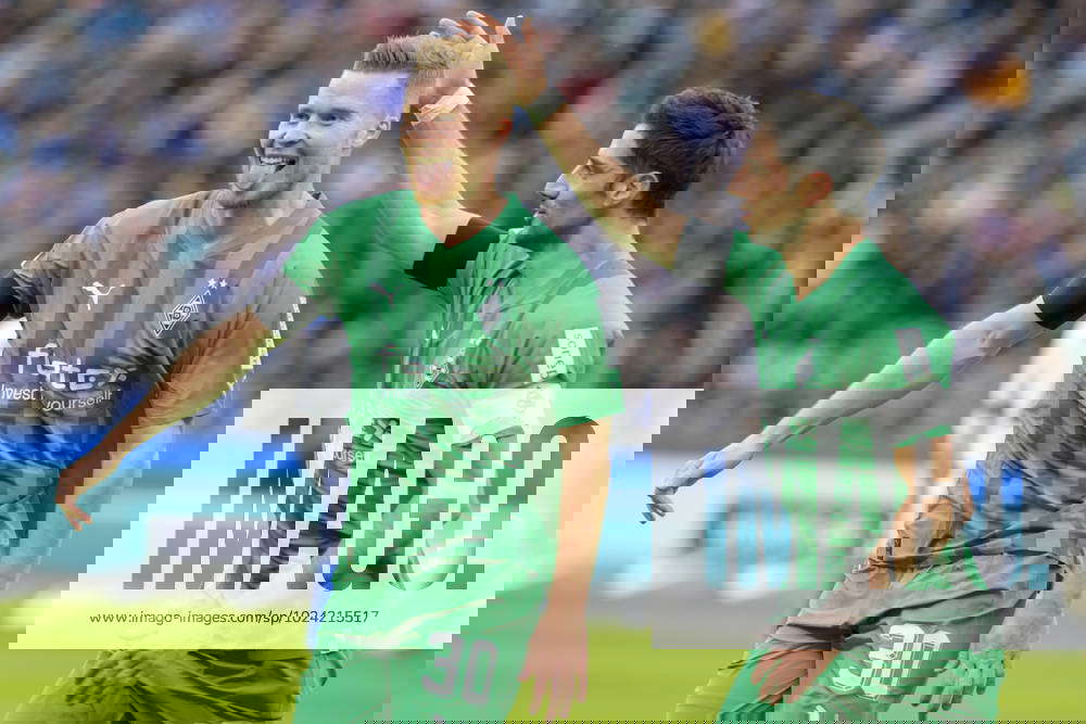 v l Nico Elvedi Borussia Moenchengladbach, 30 , Lars Stindl Borussia Moenchengladbach, 13 , goal