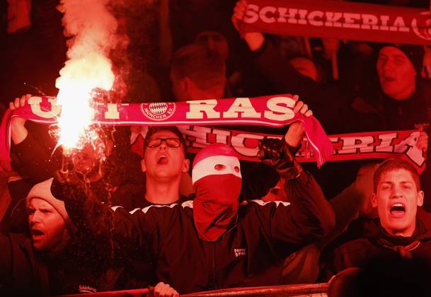 Pyro, pyrotechnics, smoke pots, bengalos, in Bayern Blog, 14 02 2023 ...