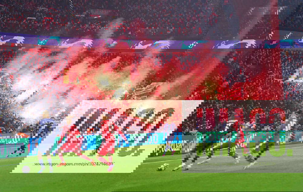 FCB fans with pyro in the eighth finals match PARIS SG - FC BAYERN ...