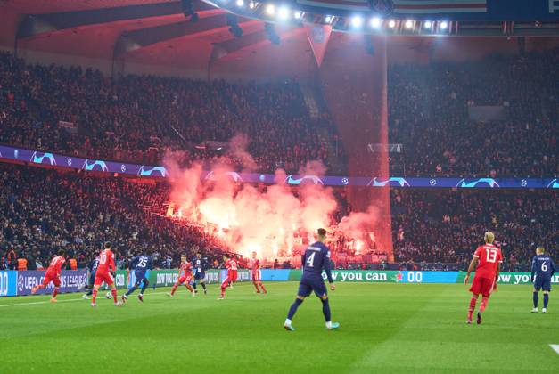 FCB fans with pyro in the eighth finals match PARIS SG - FC BAYERN ...