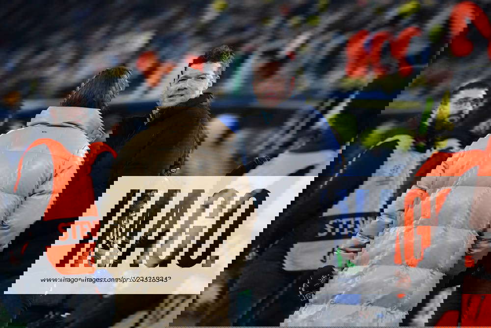 DAZN expert Michael Ballack, left DAZN reporter Laura Wontorra 15 02 ...