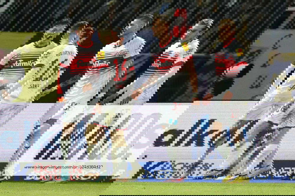 Goal celebration scorer Fabian Reese Holstein Kiel,11 hits to 0 1 with ...