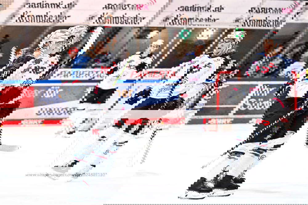 Goal celebrations, cheers, joy Elis Hede Nürnberg Ice Tigers, 91 ...