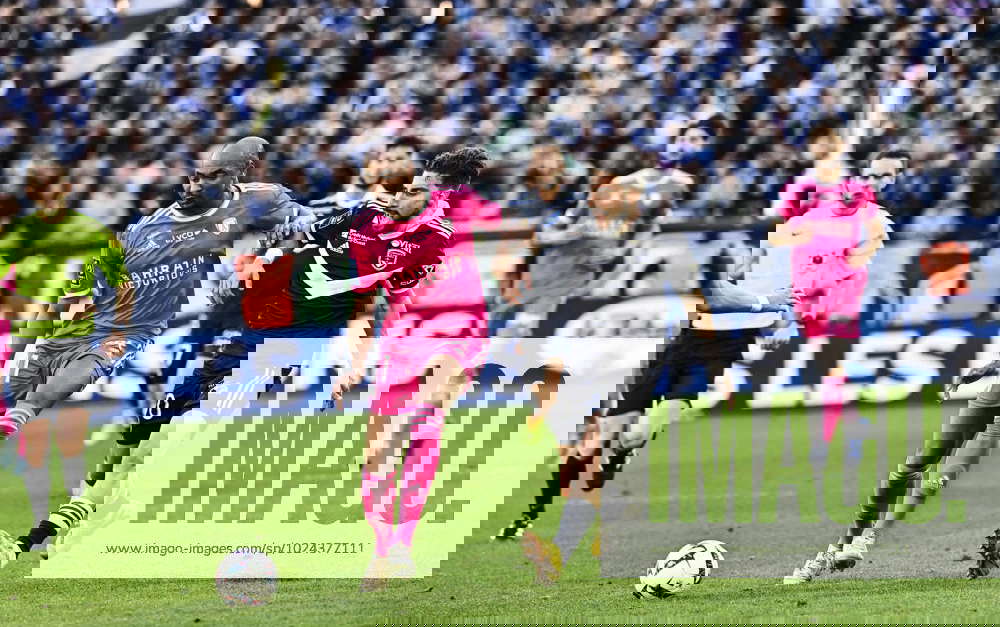 Zuriko Davitashvili (gir) vs Samir Chergui (pfc) FOOTBALL : Bordeaux vs ...