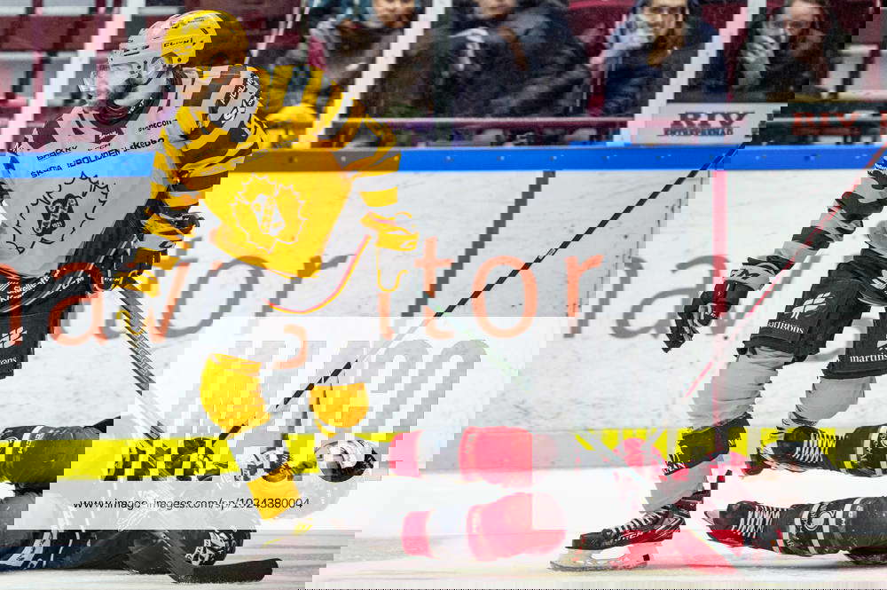 Skellefteas Petter Granberg against Malmö Redhawks Lance Bouma during the SHL ice hockey match