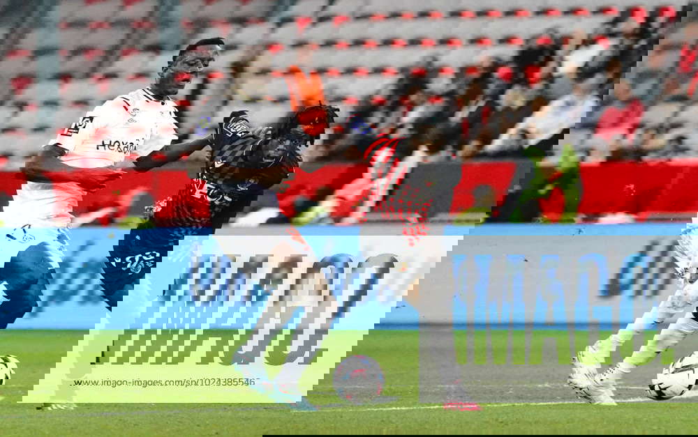 Jordan Lotomba (OGC Nice) - Dion Lopy (Stade de Reims) FOOTBALL : OGC ...