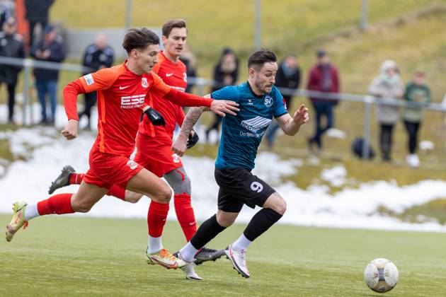 v li Vincent Ketzer SpVgg Hankofen Hailing, Benjika Caciel FC ...