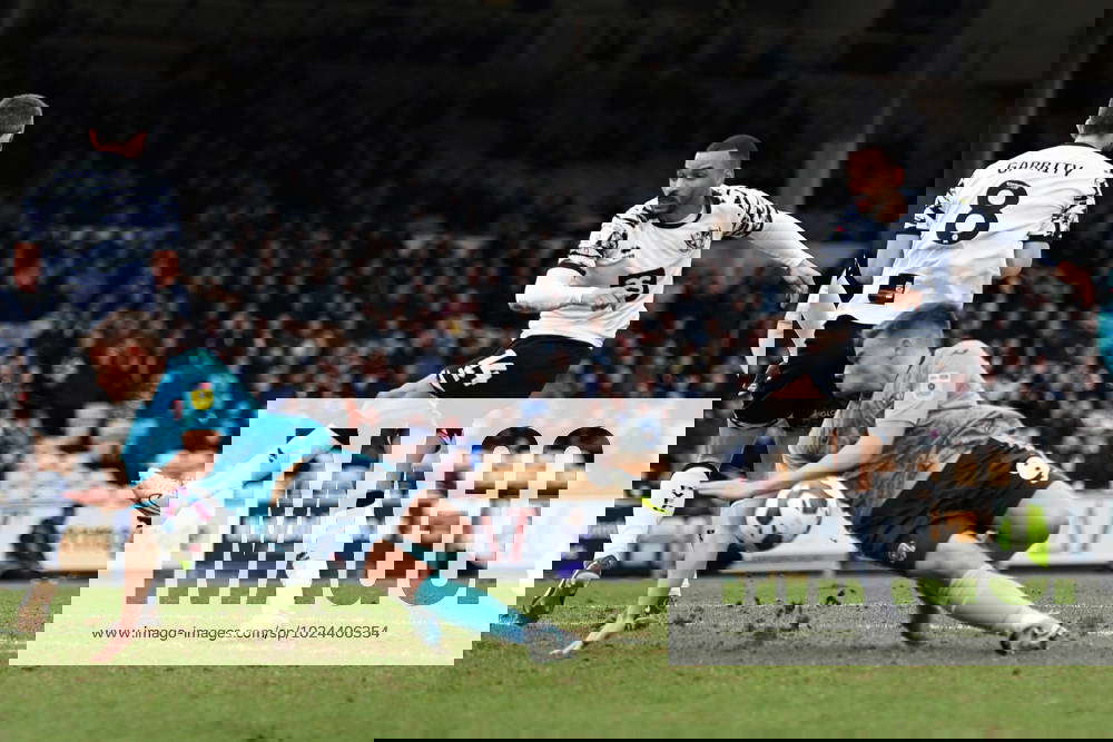 Mandatory Credit: Photo by Neal Simpson Shutterstock (13770279aq) Funso ...