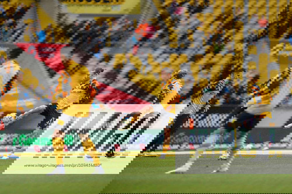 Dresdens Manuel Schaeffler Schaeffler at the warm up SG Dynamo Dresden ...