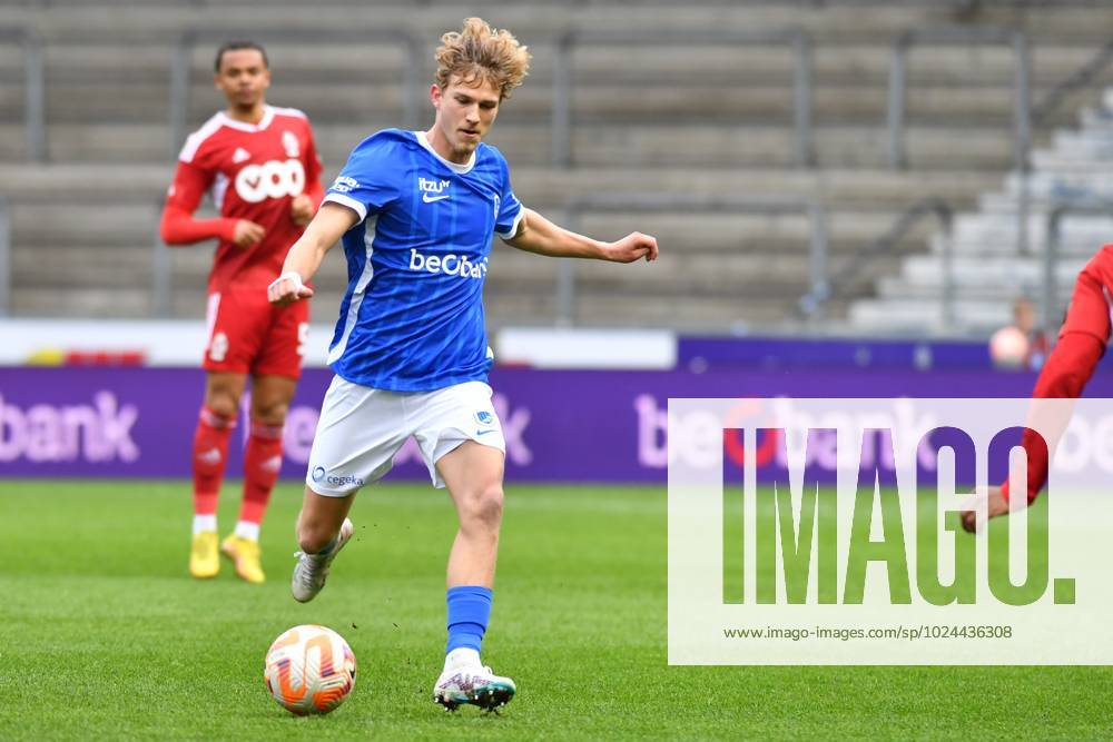 Jong Genk s Nolan Martens pictured in action during a soccer match ...