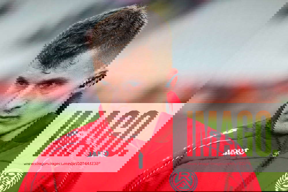 Thomas Eisfeld Rot Weiss Essen Thomas Eisfeld in the interview soccer ...