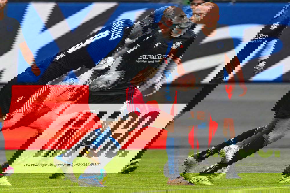 Jonas Meffert Hamburger SV, 23 vs Fabian Klos DSC Arminia Bielefeld, 09 ...