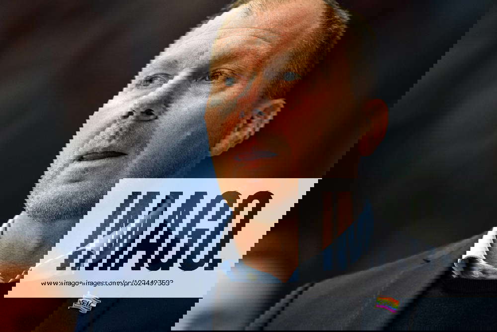 HV71s coach Johan Lindbom during the ice hockey match in the SHL ...