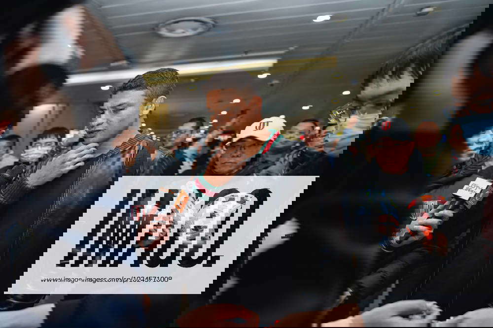 CHENGDU, CHINA - FEBRUARY 23: Chengdu Rongcheng FC new signing Elkeson ...