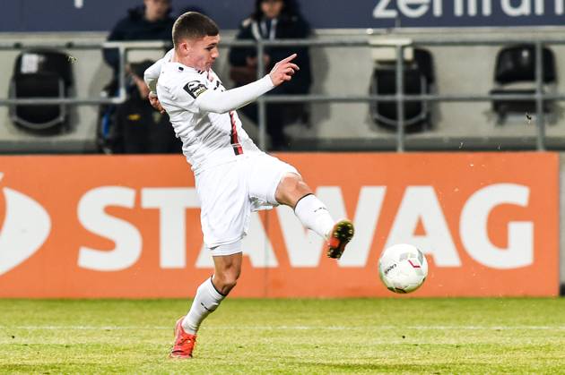 Niklas May Viktoria Köln, 37 on the ball, game scene, crop, full body, single image, action