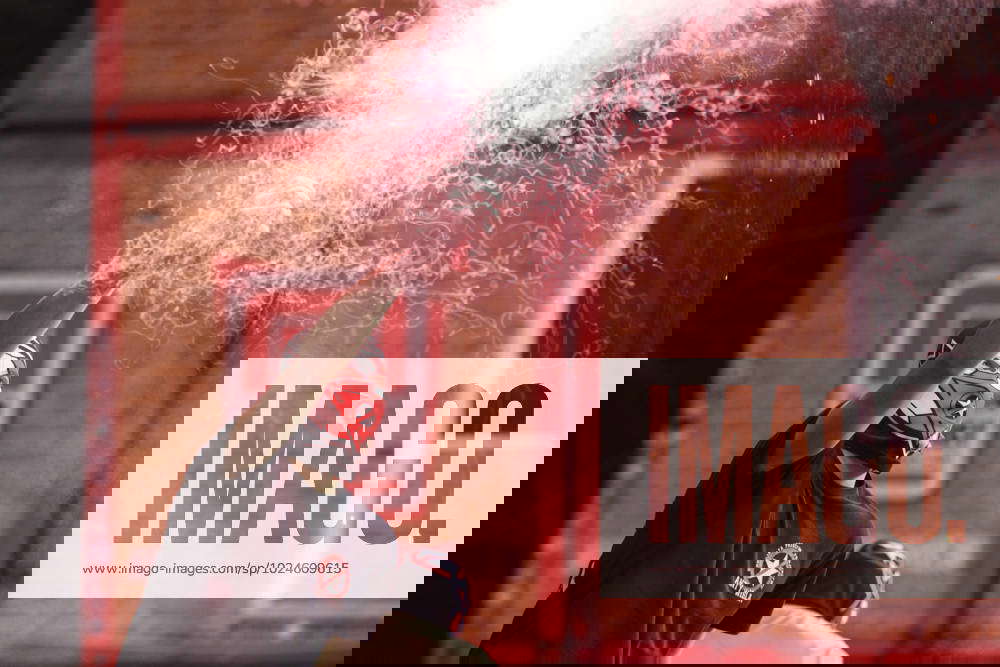 Ultras of AJAX ignite pyro, pyrotechnics, fireworks in the guest block ...