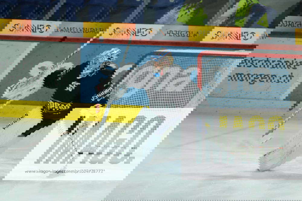 Kloten Goalie Juha Metsola (55) during warm up - SWISS HOCKEY Kloten vs ...