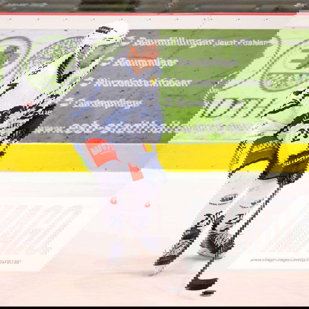 Adam Schusser 20 Blue Devils Weiden , HC Landsberg v Blue Devils Weiden ...