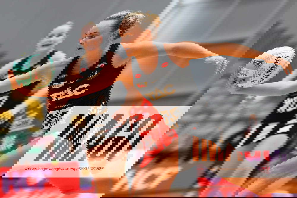 NETBALL TEAM GIRLS CUP, Kelly Singleton of the Magpies catches the ball ...