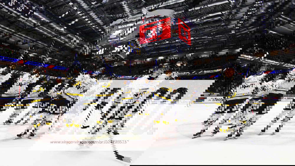 230225 HV71s players cheer during the ice hockey match in the SHL between Linköping and HV71 on
