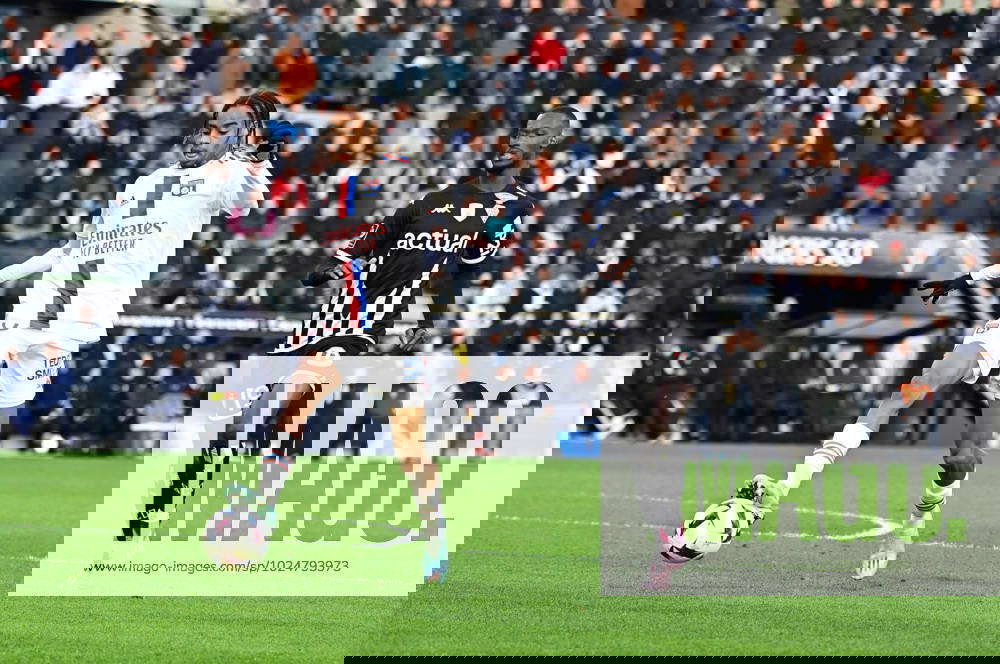 Bradley BARCOLA ( 26 - Lyon ) - Sima Abdallah ( 19 - Angers ...