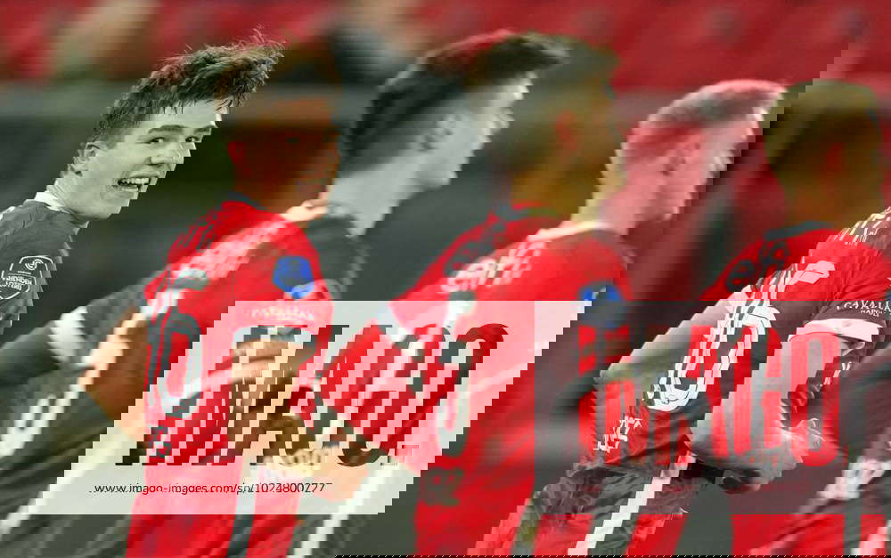 ALKMAAR - Wouter Goes of AZ Alkmaar celebrates the 2-0 during the Dutch ...