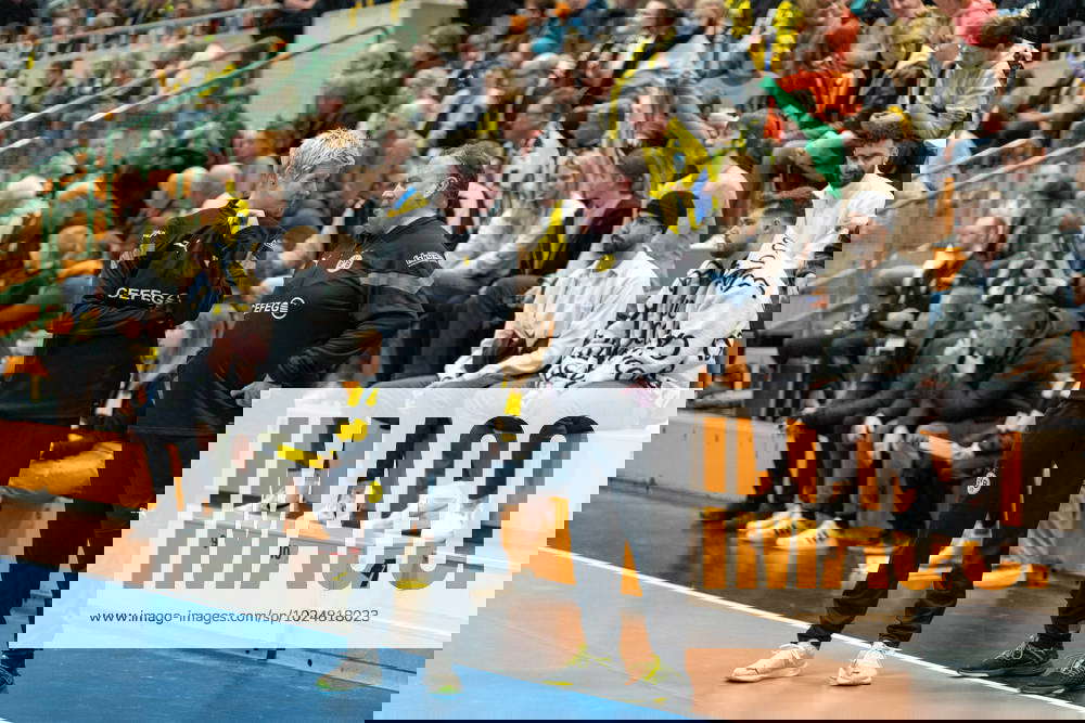 Clara Wolterin BvB Borussia Dortmund, goalkeeper coach ¨Siggi Jans BvB ...