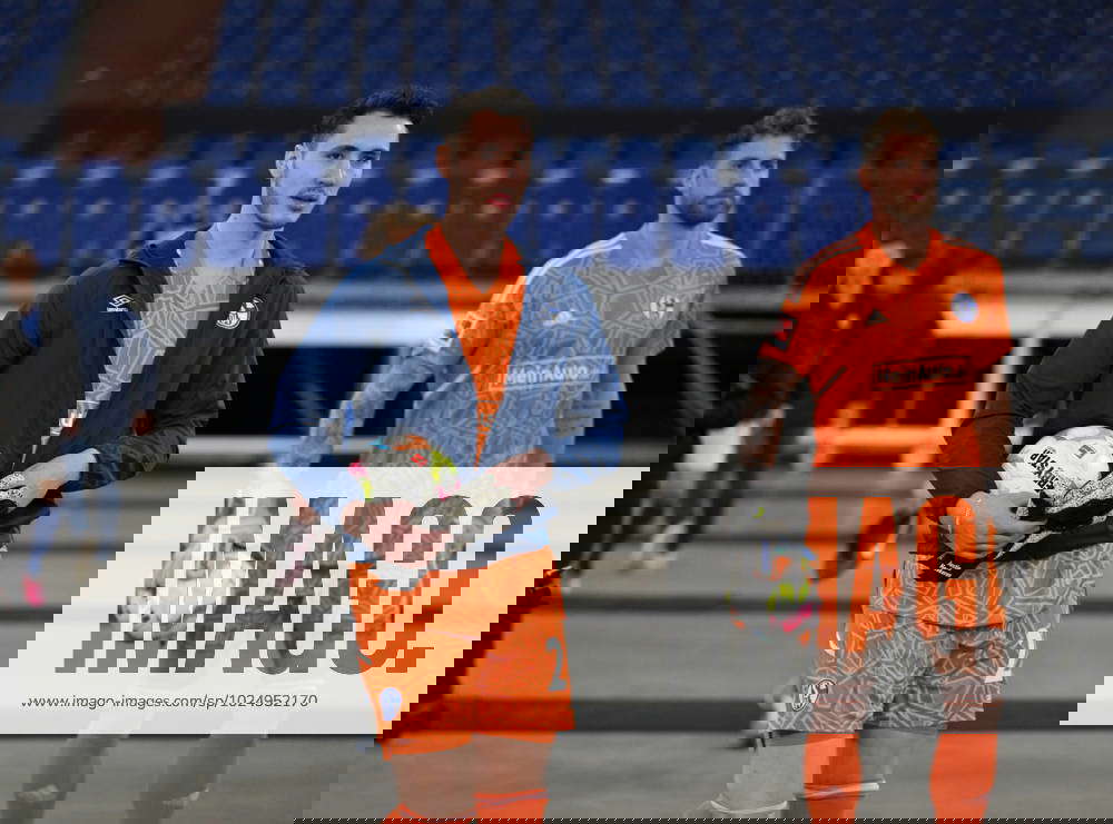 Goalkeeper Justin Heekeren FC Schalke 04 , goalkeeper Ralf Fährmann ...