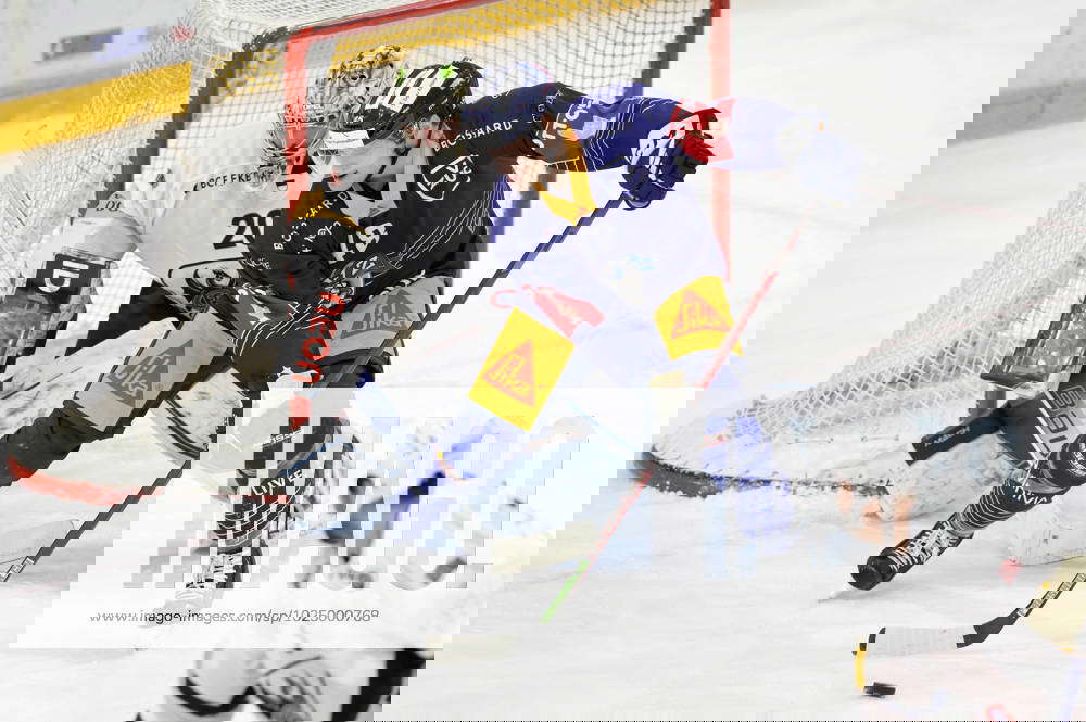 Carl Klingberg, EVZ, hi goalkeeper Reto Berra, HCFG, EV Zug HC Fribourg ...