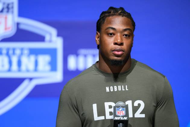 INDIANAPOLIS, IN - MARCH 01: Duke linebacker Shaka Heyward answers ...