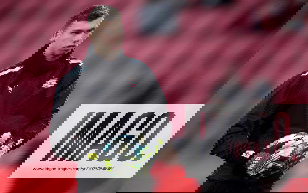 EINDHOVEN - PSV Eindhoven goalkeeper Kjell Peersman ahead of the ...