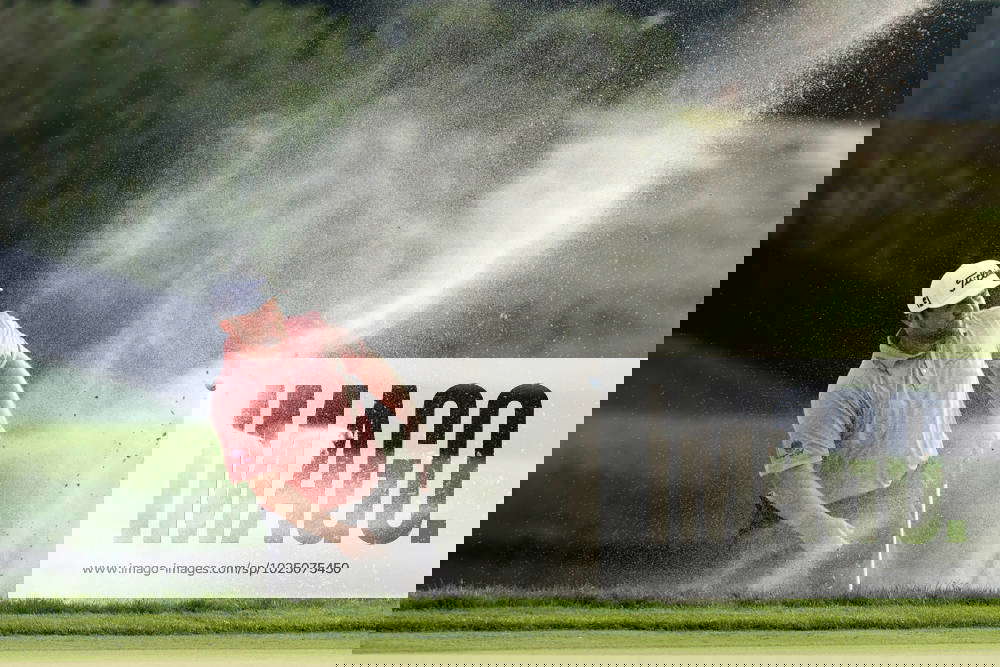 ORLANDO, FL - MARCH 02: PGA, Golf Herren golfer Ben Taylor hits a shot ...