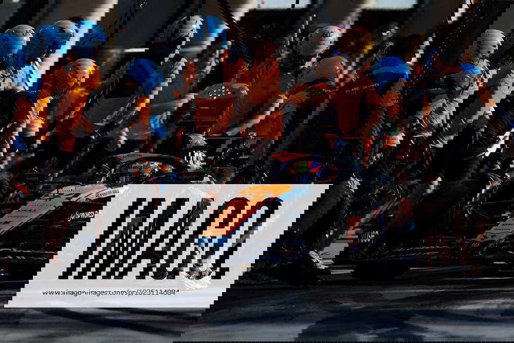 81 PIASTRI Oscar (aus), McLaren F1 Team MCL60, action pitstop during ...