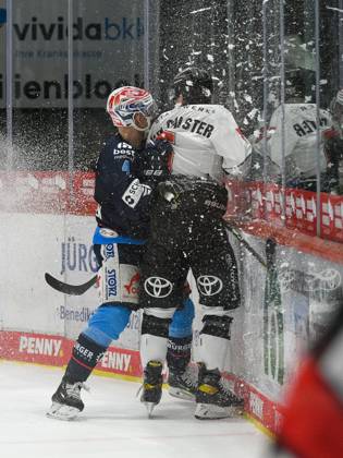 Ville Lajunen ERC Schwenninger Wild Wings, 04, Robin Van Calster ...